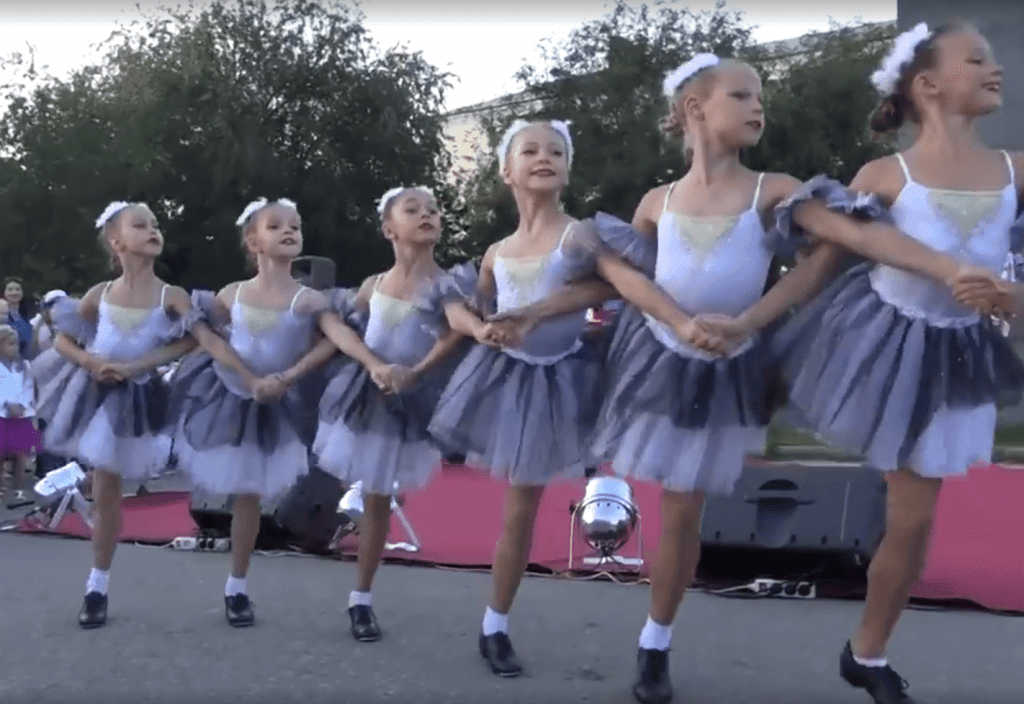 Enchanting Russian Folk Dance Heritage - FolkDanceWorld.Com